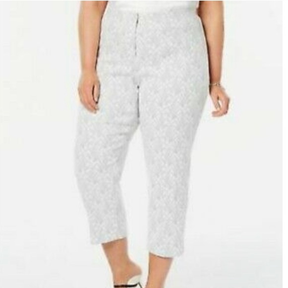 Alfani | Pants & Jumpsuits | Alfani Plus Size Silver Leaf Capri Pant ...
